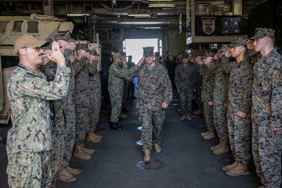 CMC and SMMC visit 11th MEU while deployed > United States Marine Corps ...