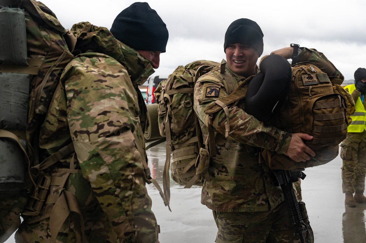 435th AGOW and 521st AMOW receive 82nd Airborne Division in Poland ...