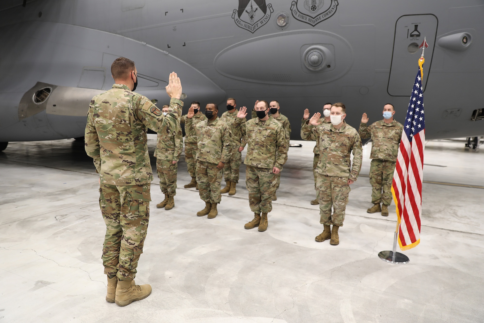 445th Mxs Holds Mass Re Enlistment Ceremony 445th Airlift Wing