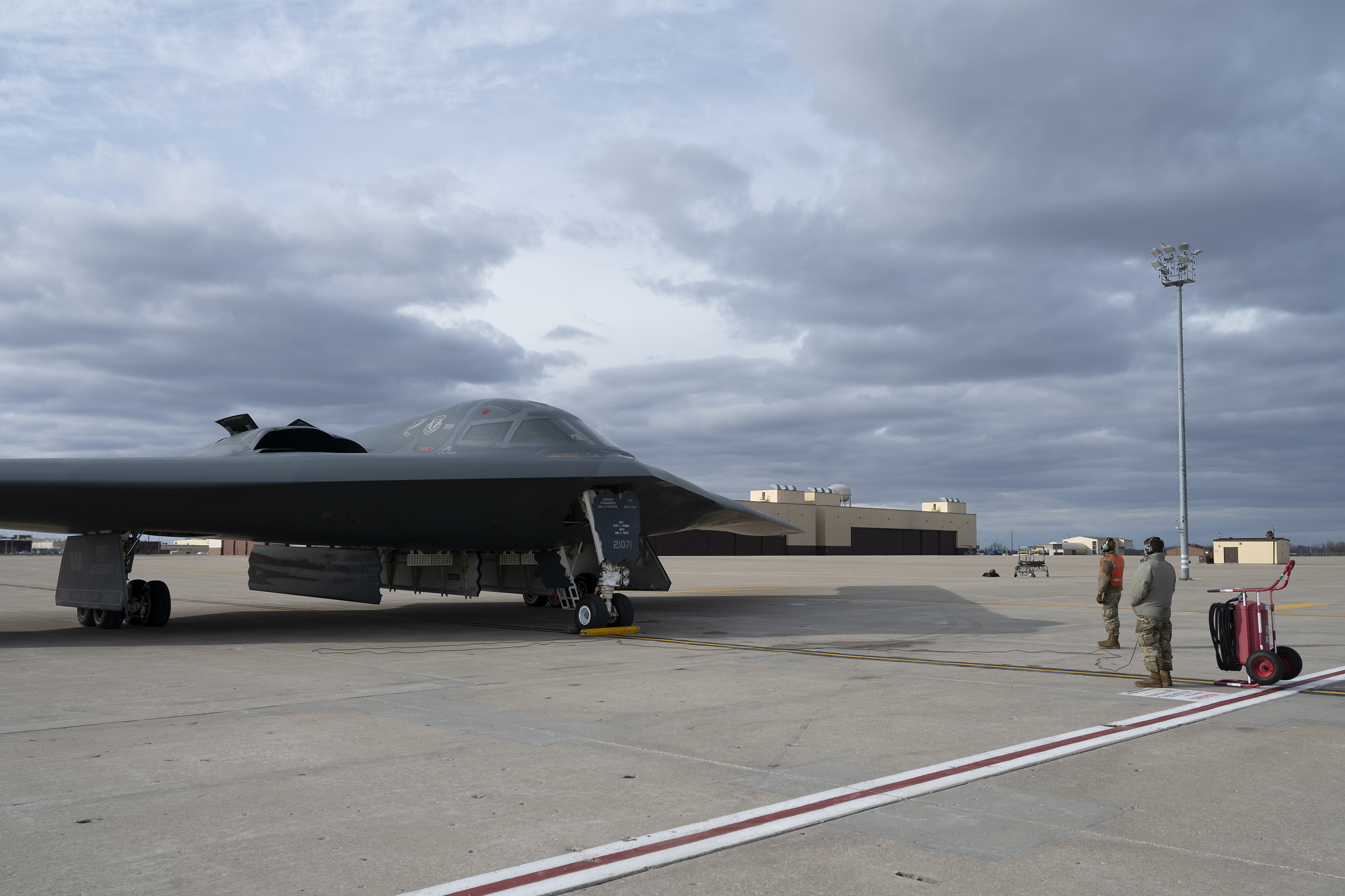 131st pilot achieves 1,500 flight hours in B-2 > Air National Guard ...