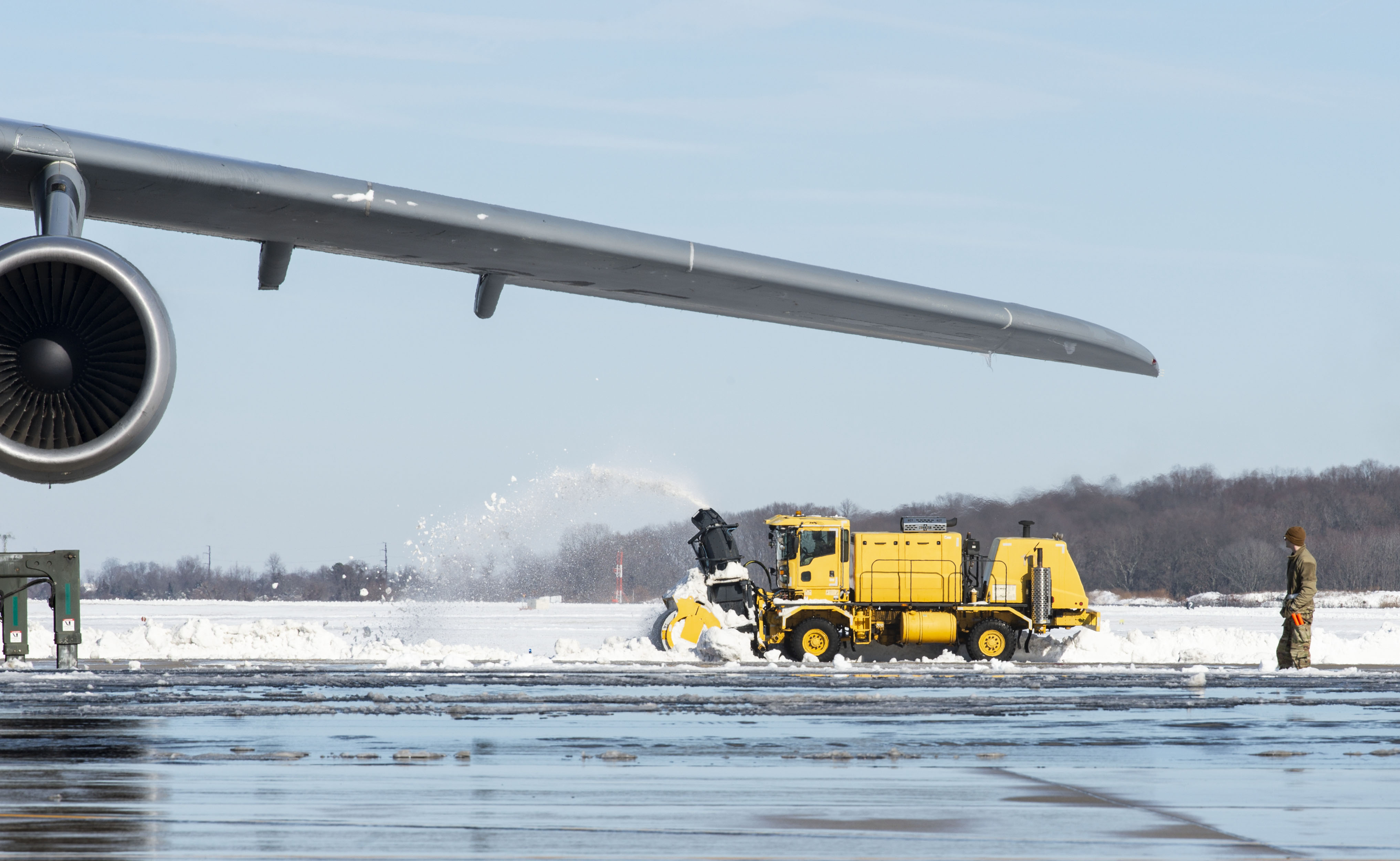Winter Storm Frida brings first snowfall to Dover AFB > Air Mobility ...