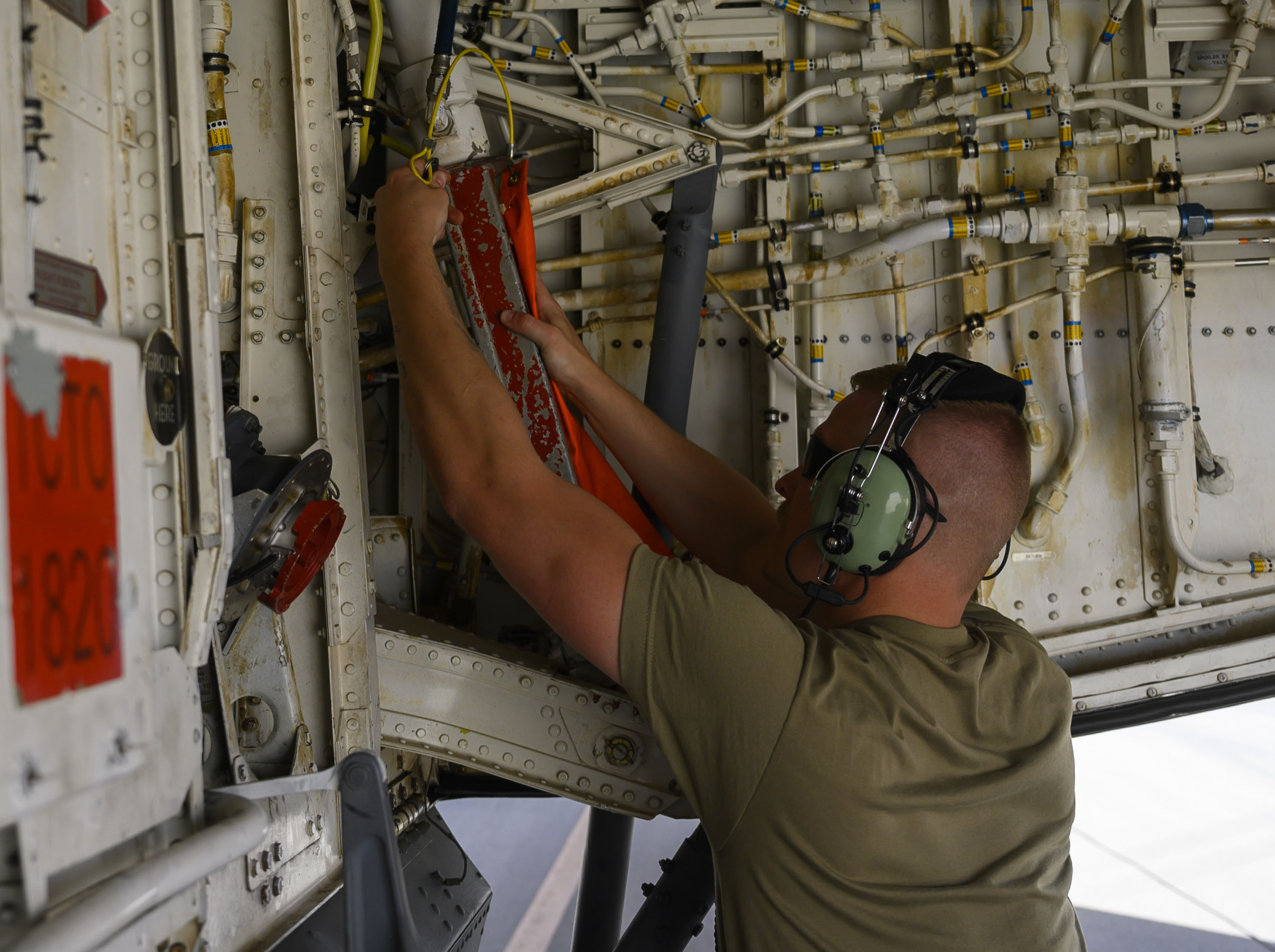 Swamp Fox Maintenance wins ANG level award > 169th Fighter Wing > Display