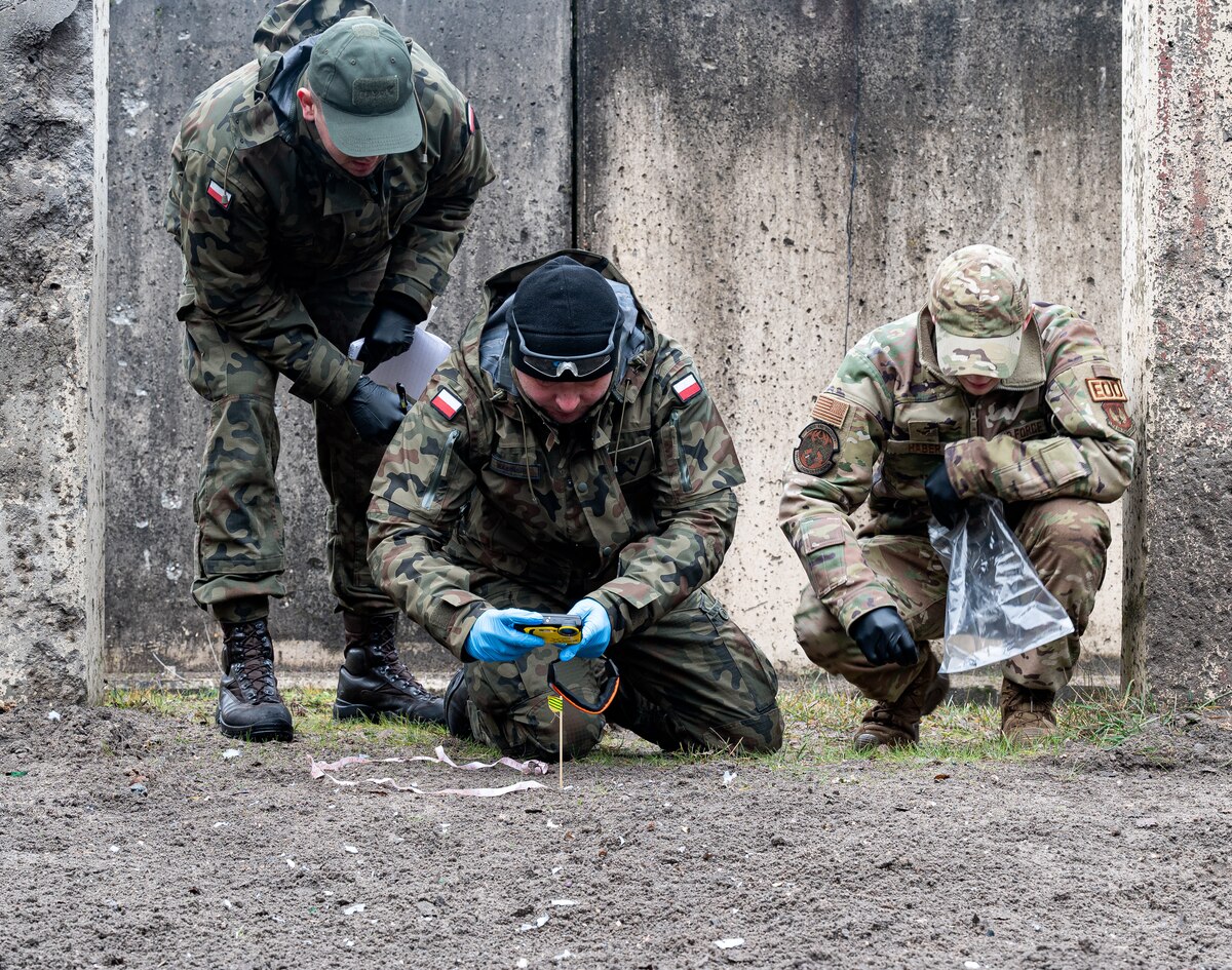 U.S., Polish EOD have blast > Ramstein Air Base > Article Display