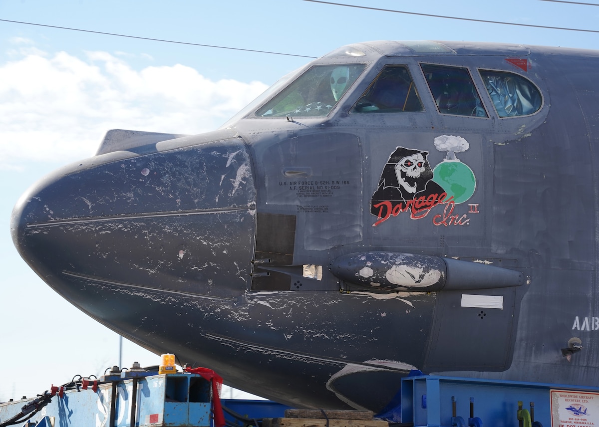 B-52H bomber makes its way slowly to Oklahoma City, ready to fulfill ...