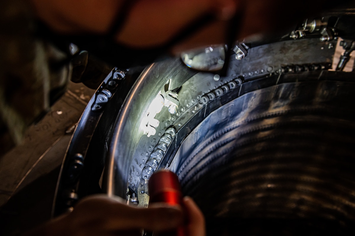 20th CMS introduces innovative maintenance stand > Shaw Air Force Base ...