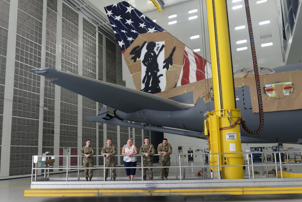 Flying colors--new paint showcases Pease heritage > Air National Guard ...