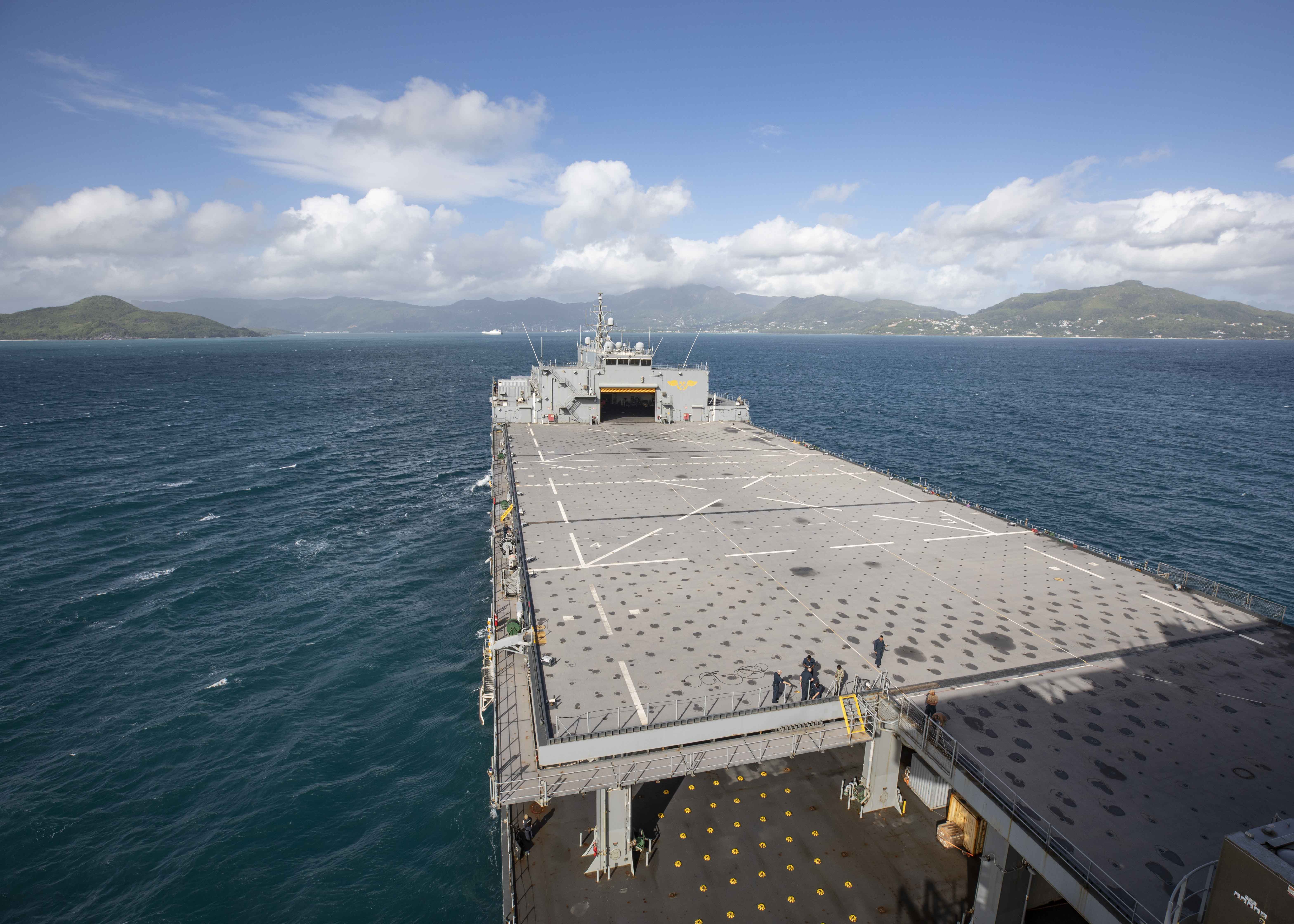 USS Hershel “Woody” Williams (ESB 4) arrives in Victoria, Seychelles ...