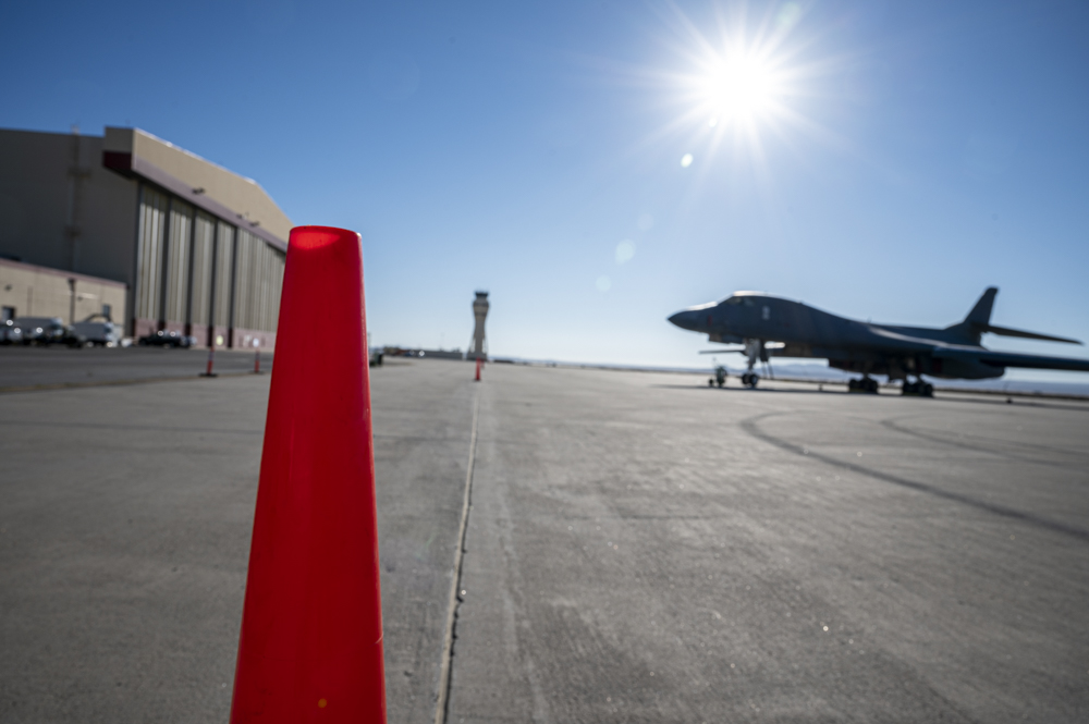Edwards AFB hosts Flight Line Run-Walk Event