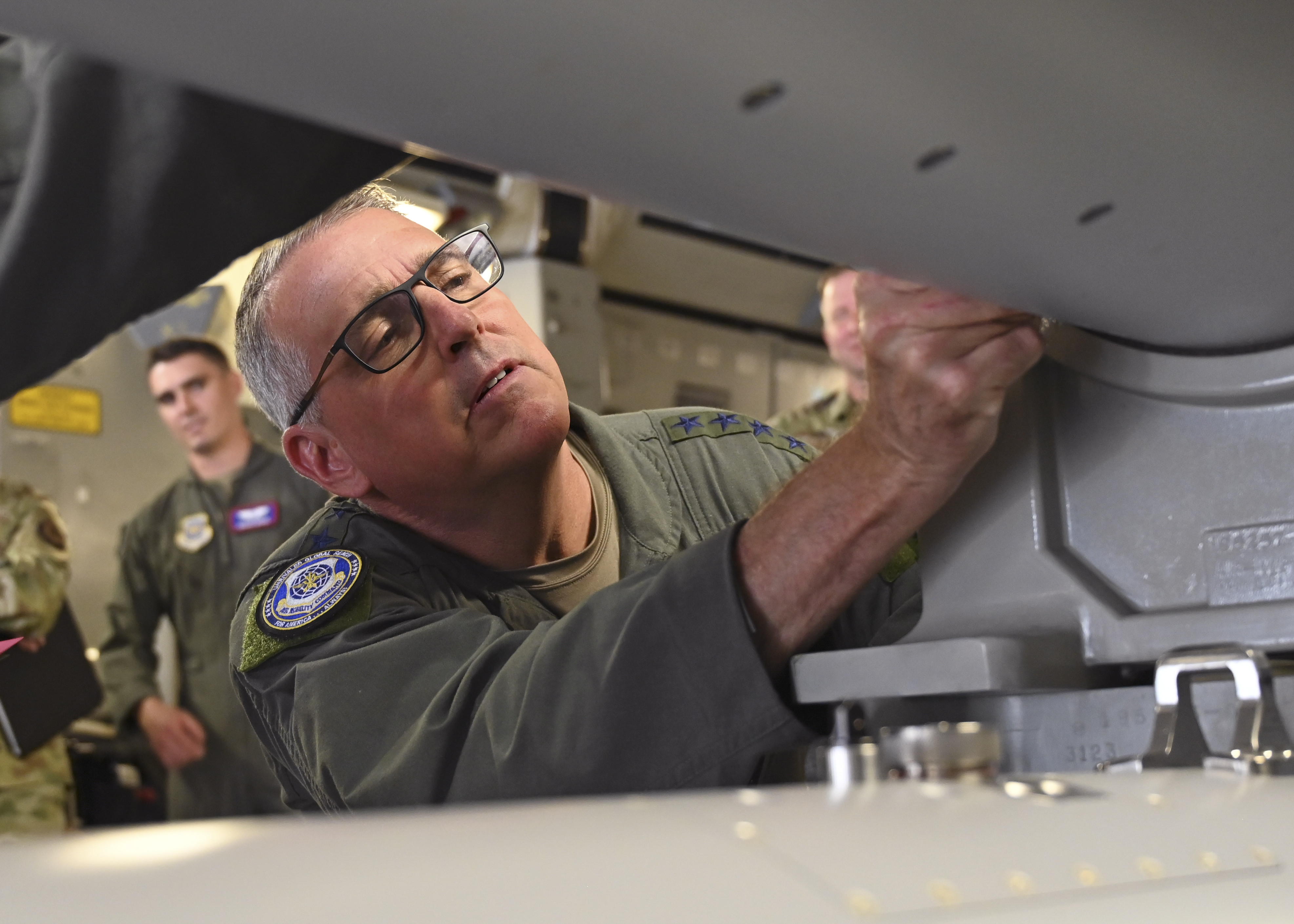 AMC leadership sees firsthand America’s Airlift Wing capes > Air ...