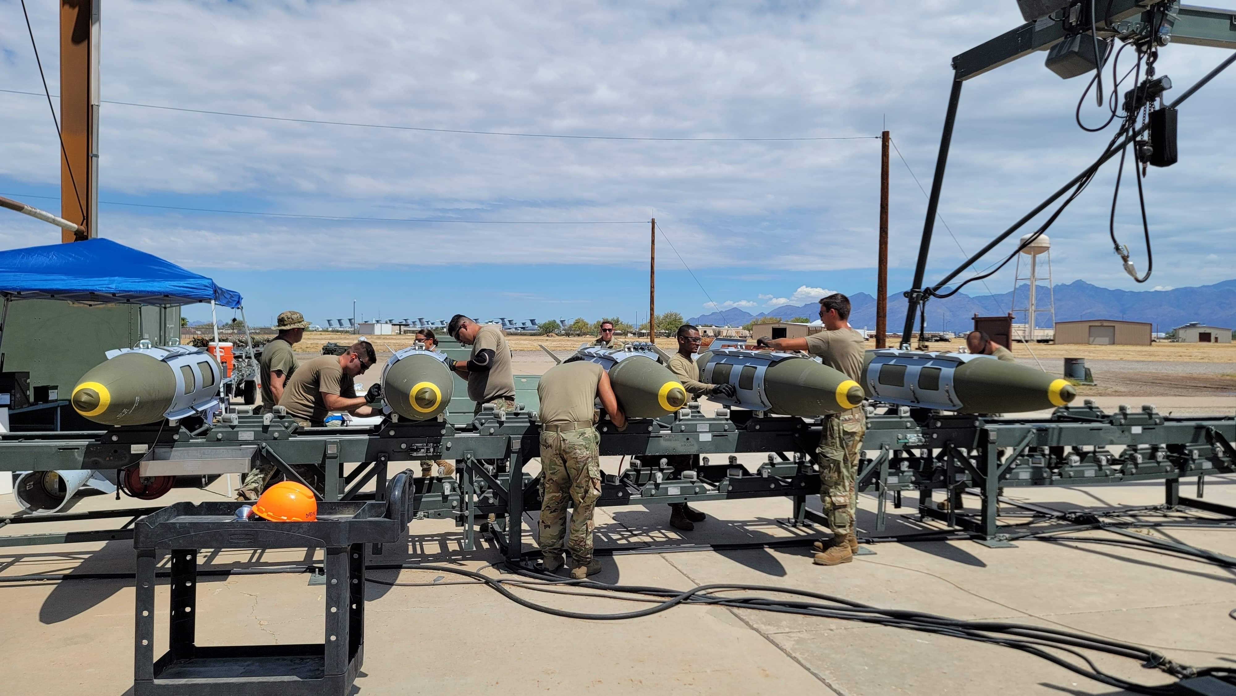 355th MUNS builds bombs and comradery > Air Combat Command > News