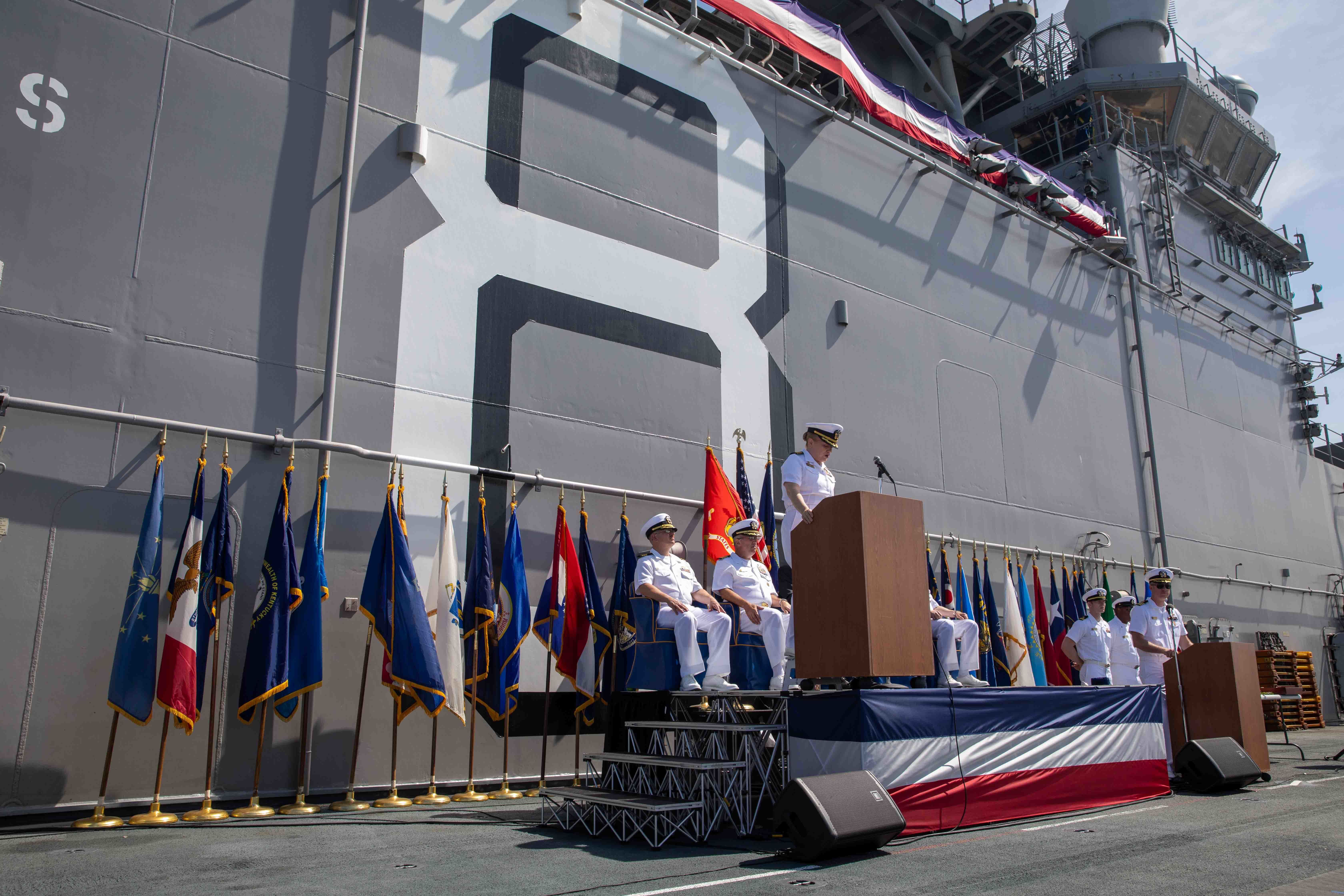 Amphibious Squadron SEVEN Changes Command > United States Navy > News ...
