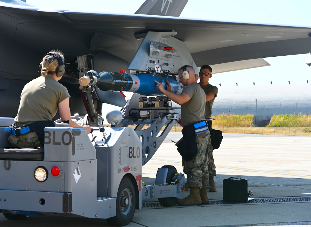52nd MXG hosts VTANG in Load Crew of the Quarter Competition > 505th ...