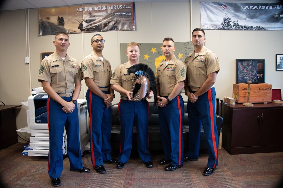 Charlotte Prior Service Recruiter receives Centurion Award > Marine ...