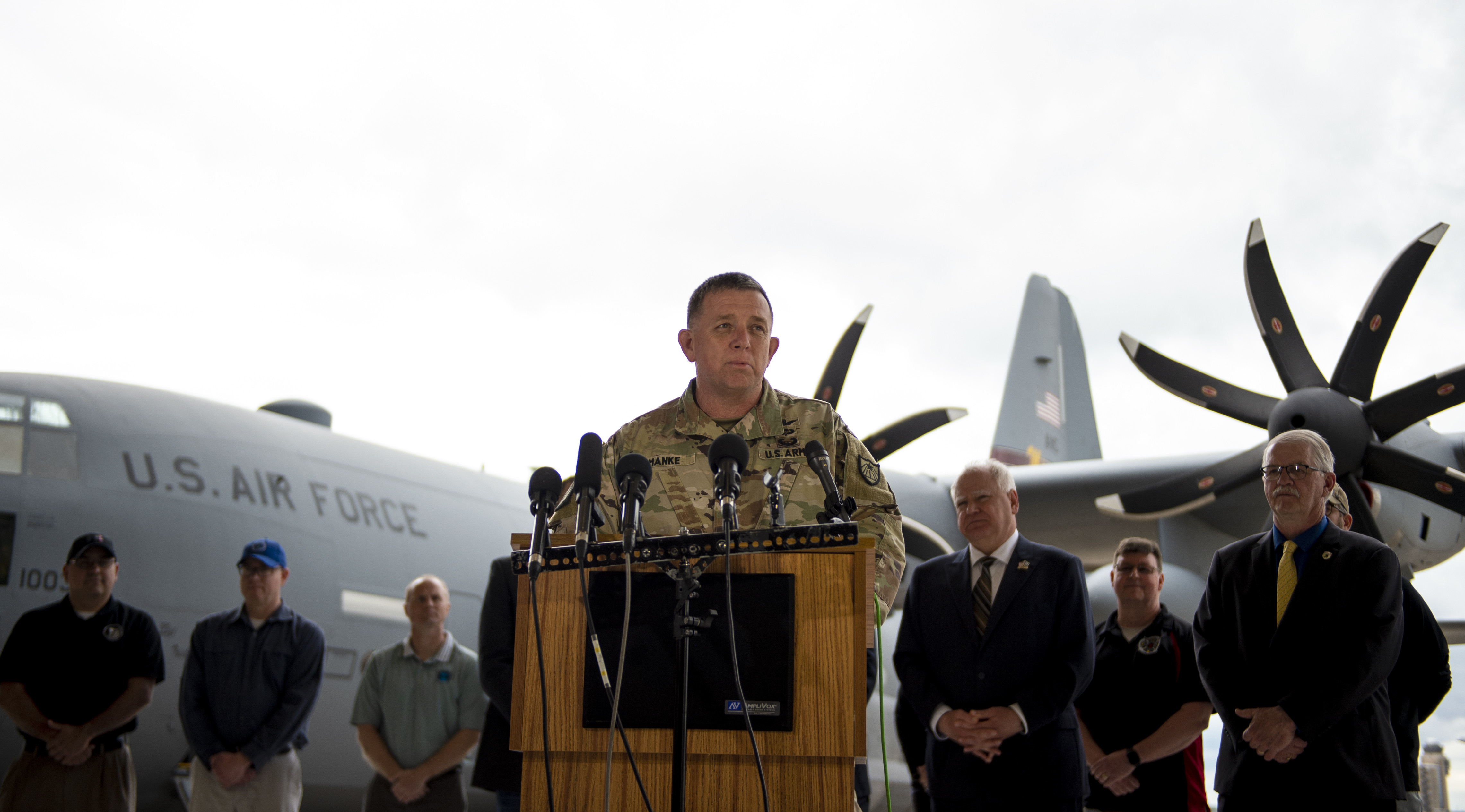 Gov. Walz Introduces a Service Bonus > 133rd Airlift Wing > Article Display
