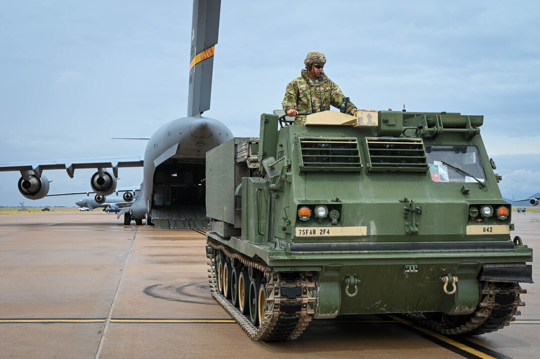 Altus Airmen, Fort Sill Soldiers airlift rocket system for training ...