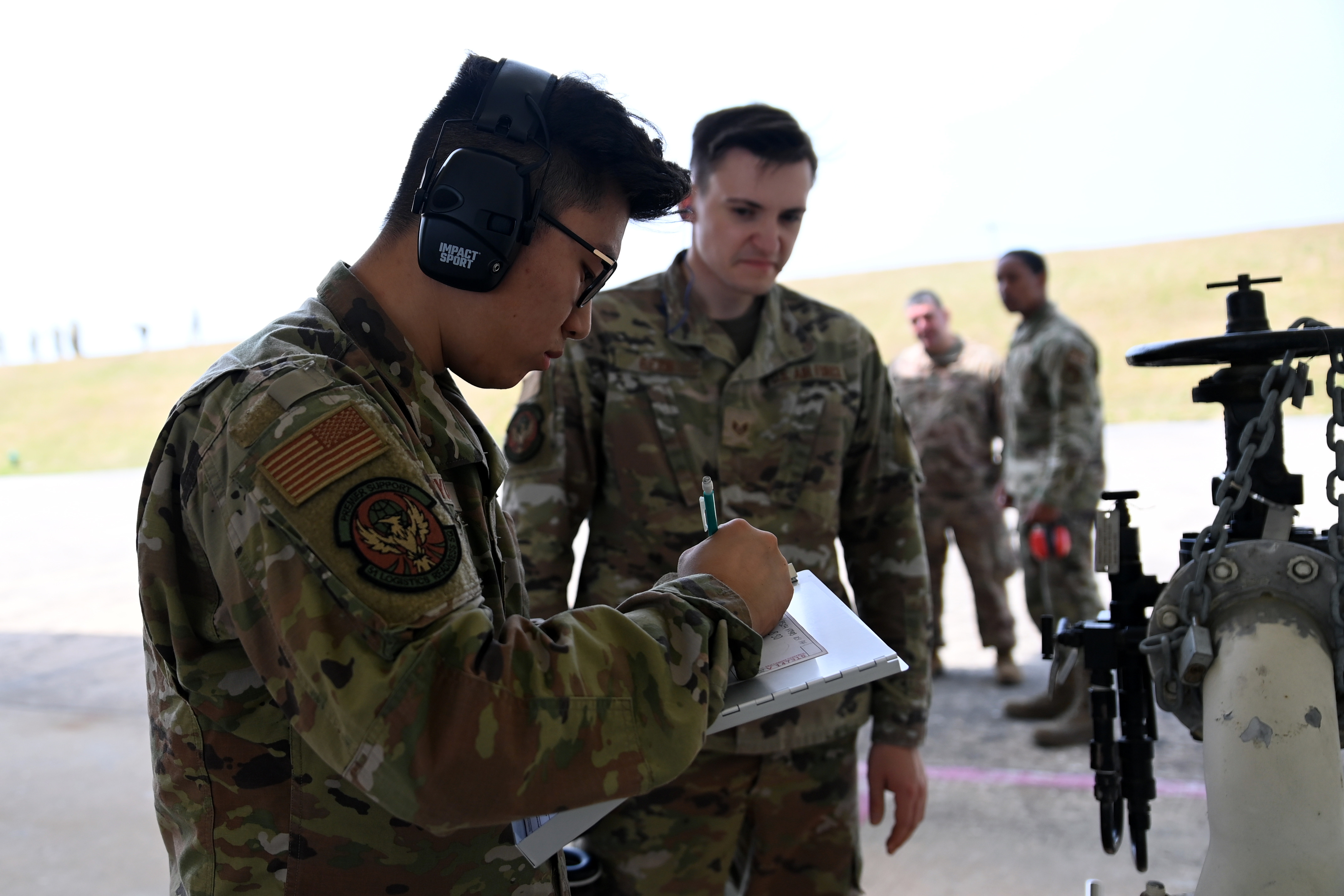 Suwon hosts F16 hot-pit mission > 7th Air Force > News