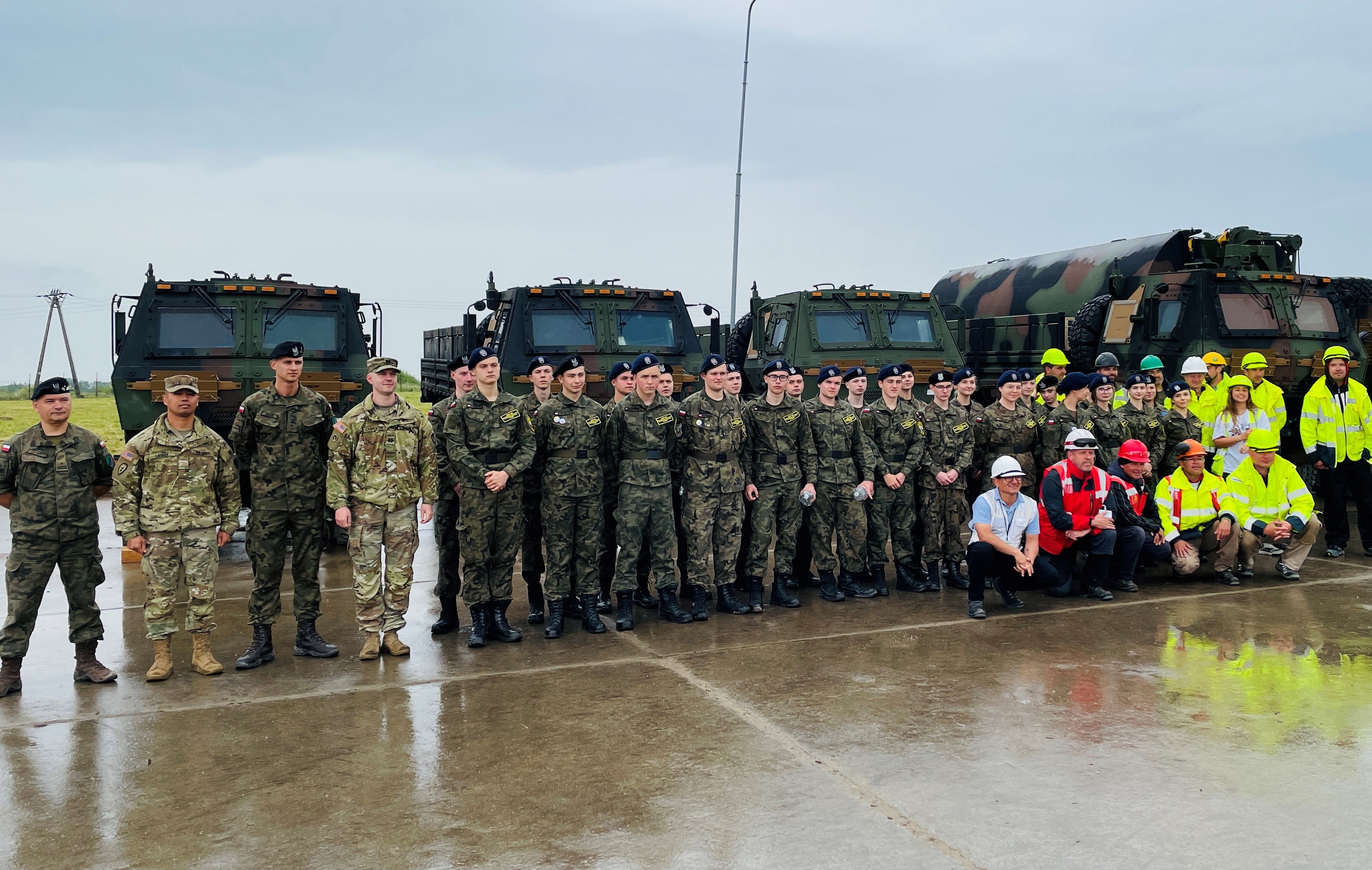 Polish military school students get close-up look at APS-2 vehicles ...