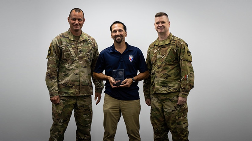 Hawaii- based logistics assistance rep selected as LAR of the Year > U ...