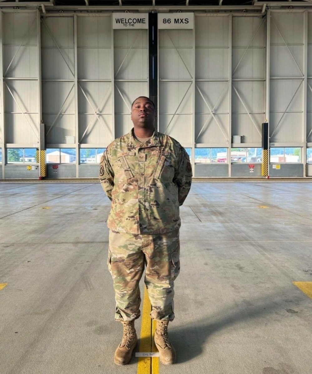 Airlifter Hoyle: Second to none > Ramstein Air Base > Display