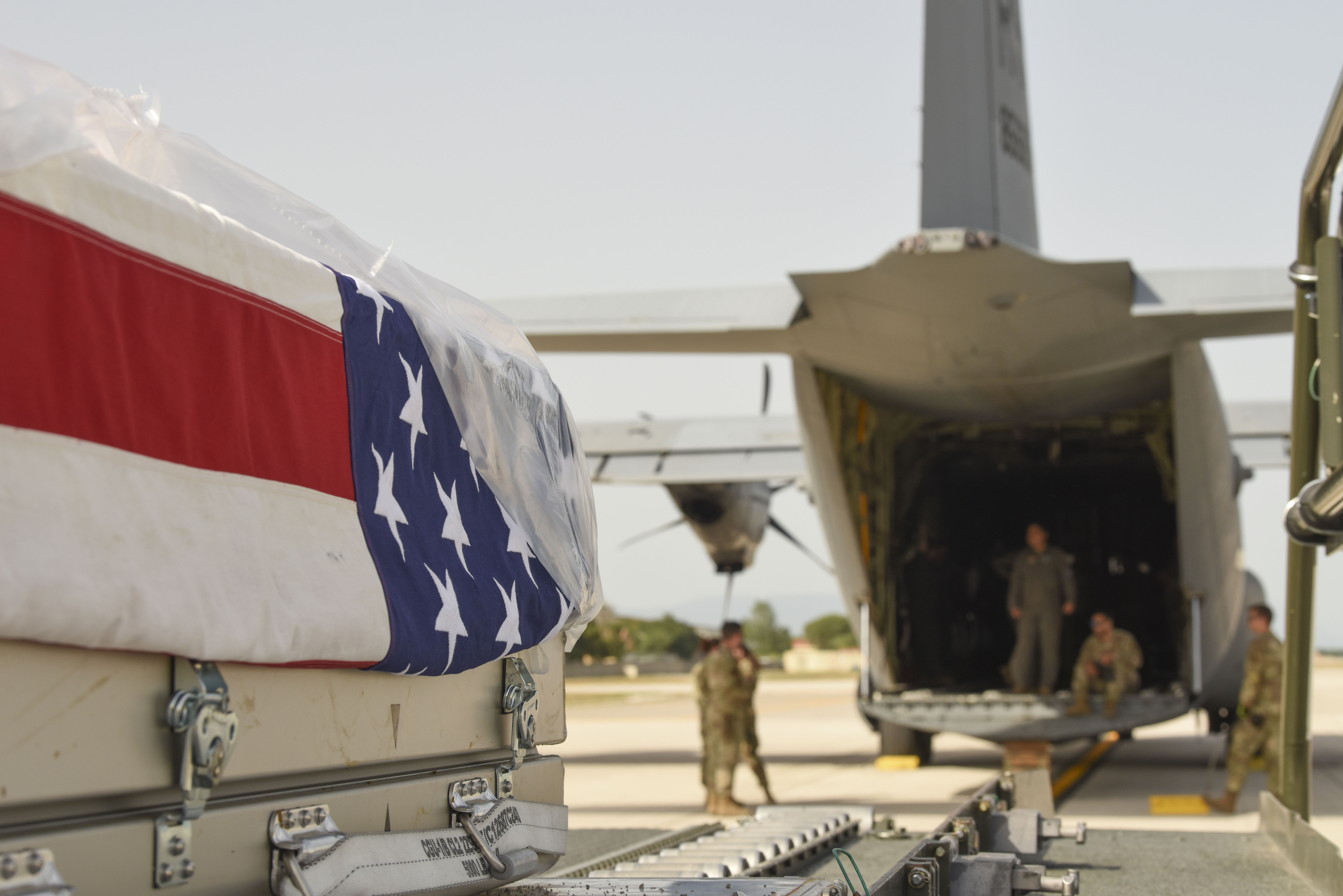 724th AMS Conducts Honorable Carry of Suspected WWII Remains > 505th ...