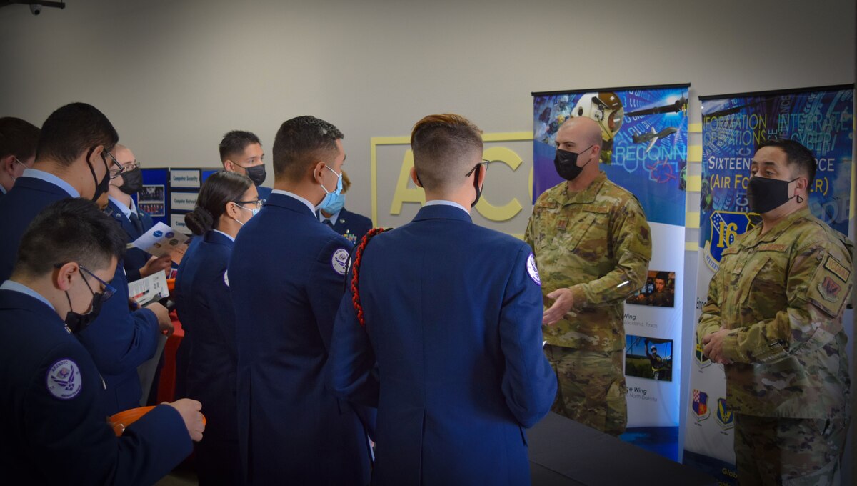 16th Air Force Airmen Mentor Next Cyber Generation > Sixteenth Air ...