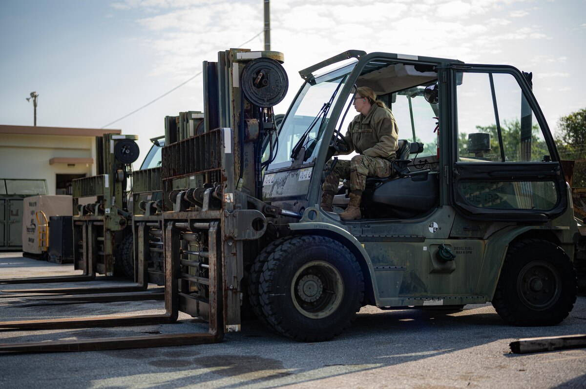18th LRS conducts routine training > Kadena Air Base > News