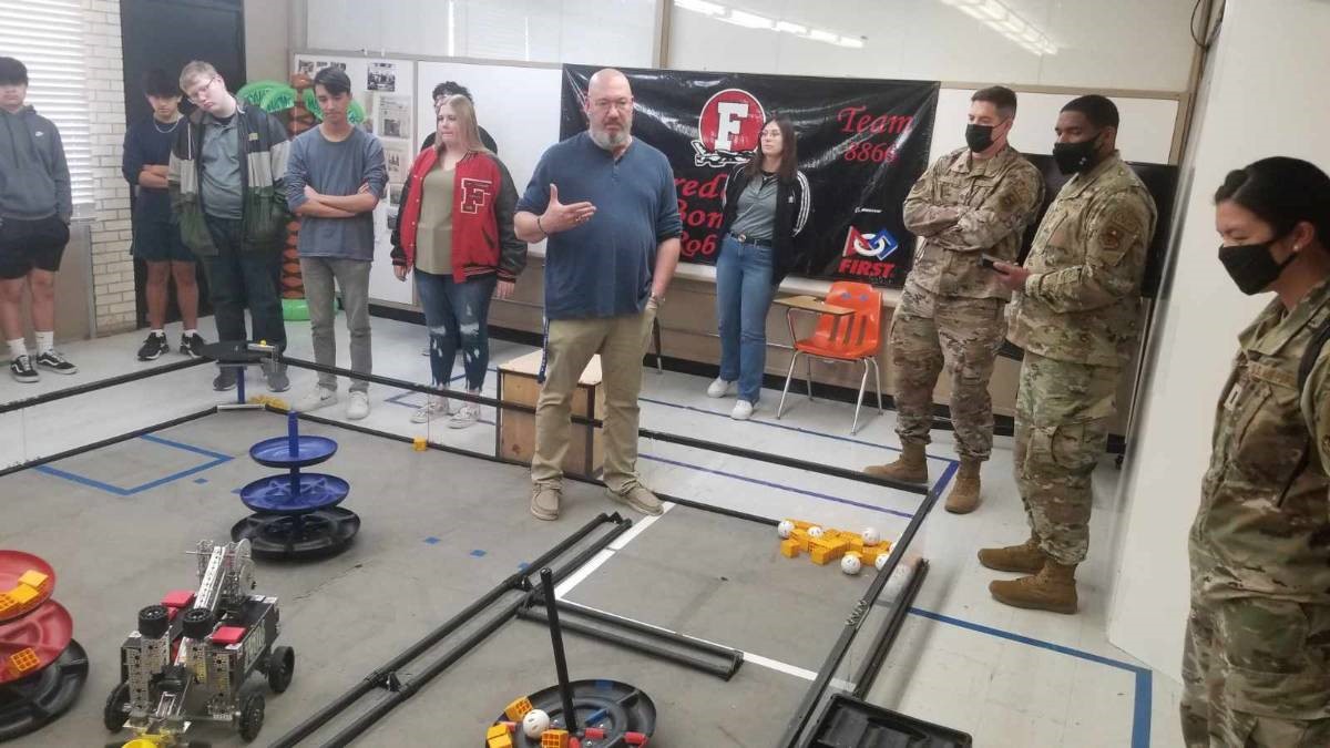 AAFB Airmen pave way for future engineers > Altus Air Force Base > Display