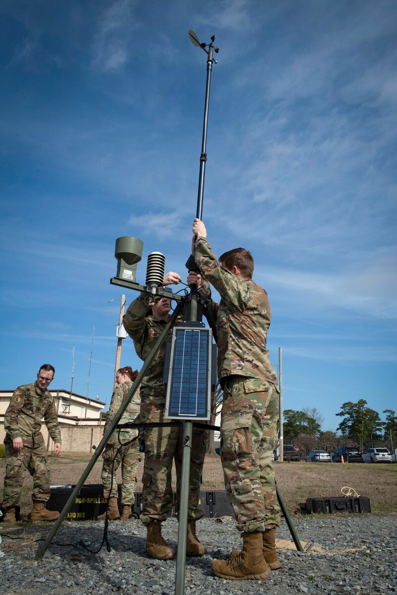 The 4th OSS Airmen predict weather forecasts. > Seymour Johnson Air ...