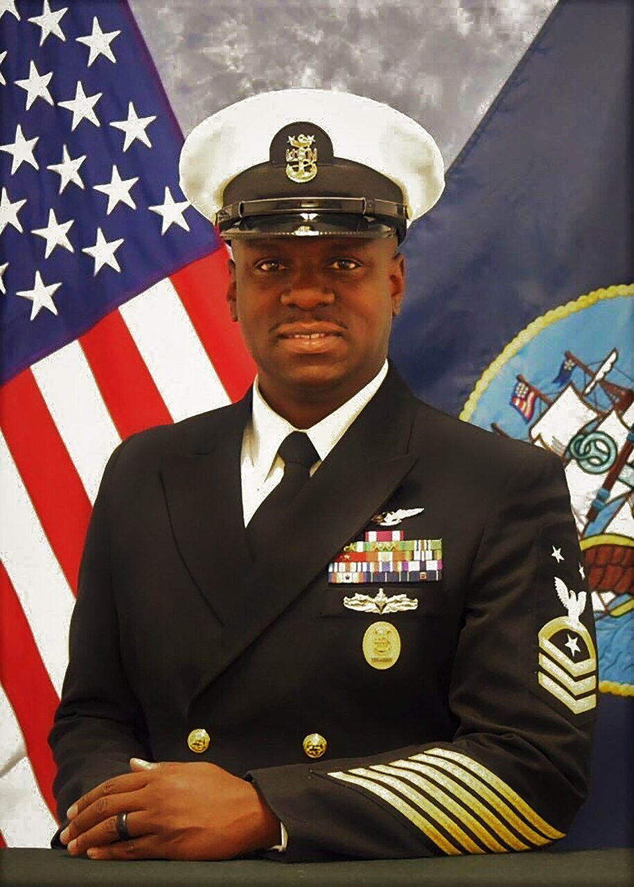 cmdcm > Commander, Navy Region Southeast > Bio Detail