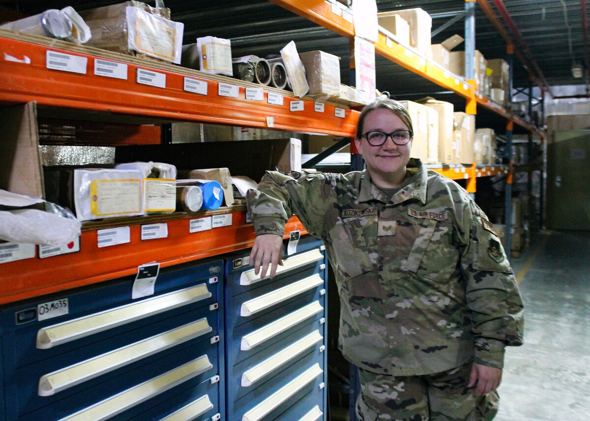 Aircraft Parts Store Airmen Keep 'Em Flying at Al Dhafra > U.S. Air ...