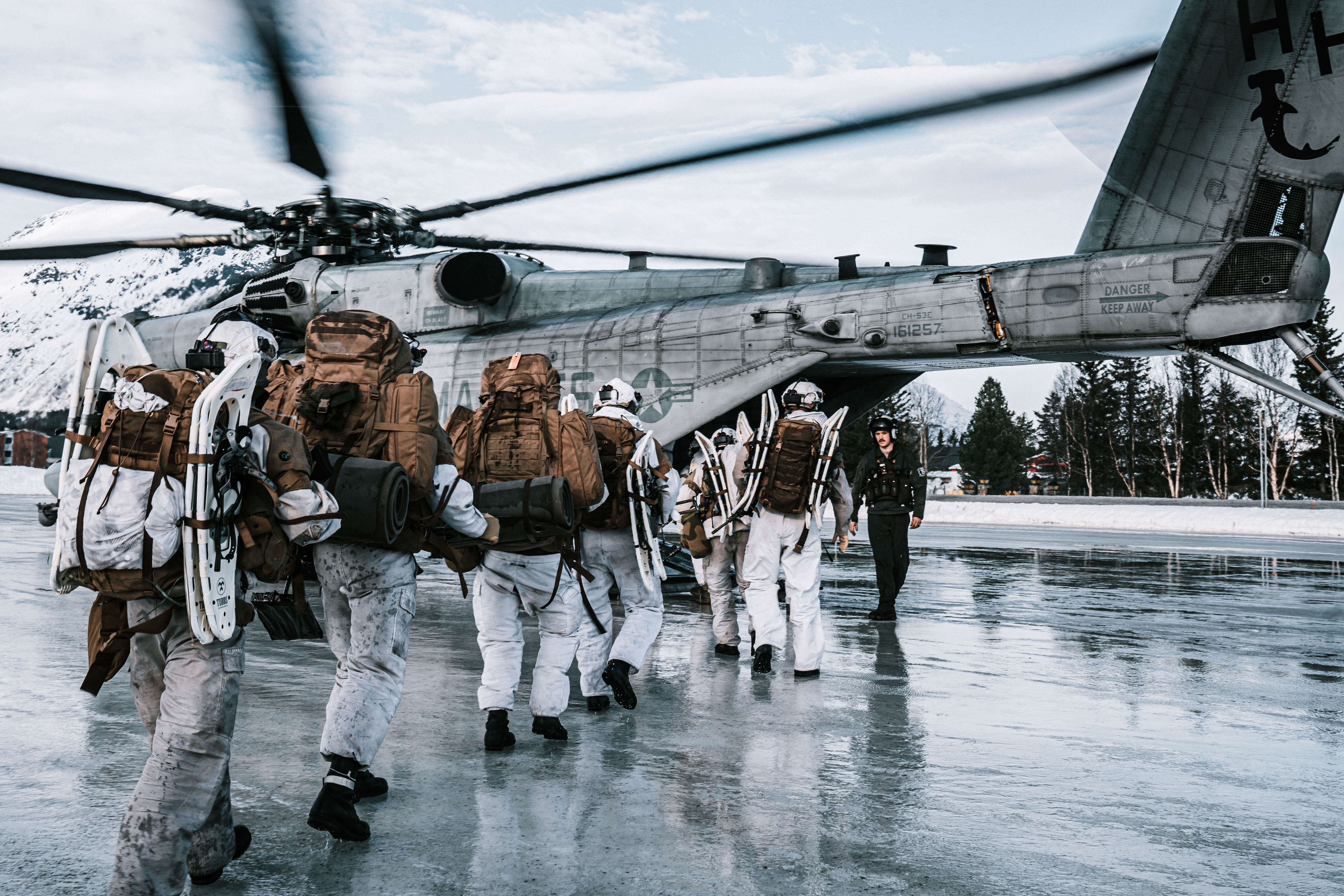 Norwegian armoured infantry train with U.S. Marines