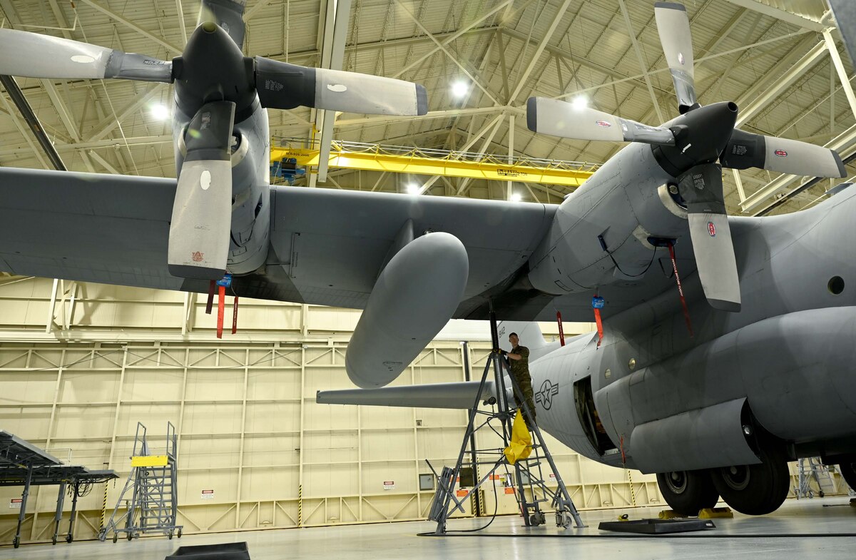 Isochronal Inspections bring Maintainers Together > 10th Air Force ...