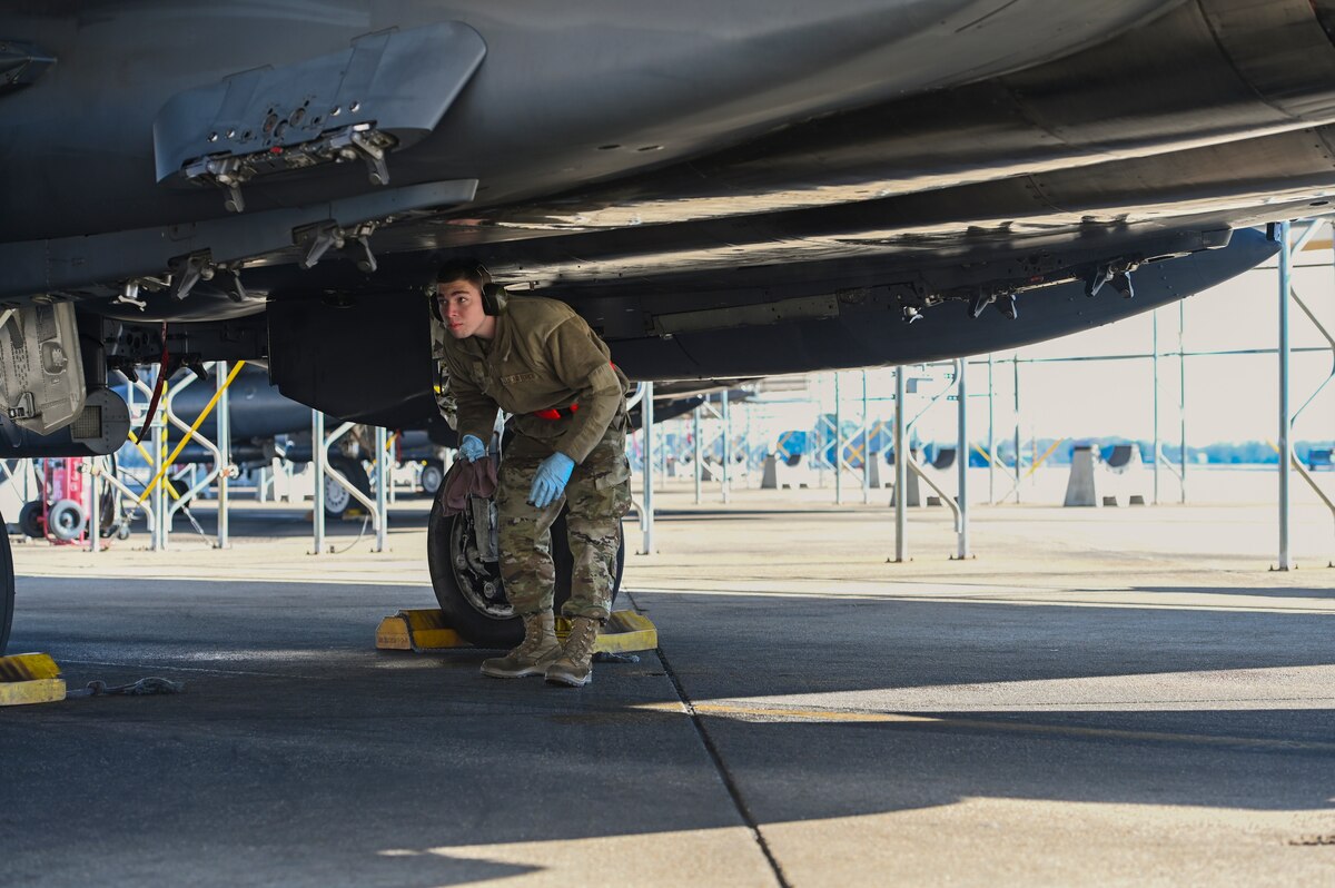 333rd FGS maintenance on the flight line > Seymour Johnson Air Force ...