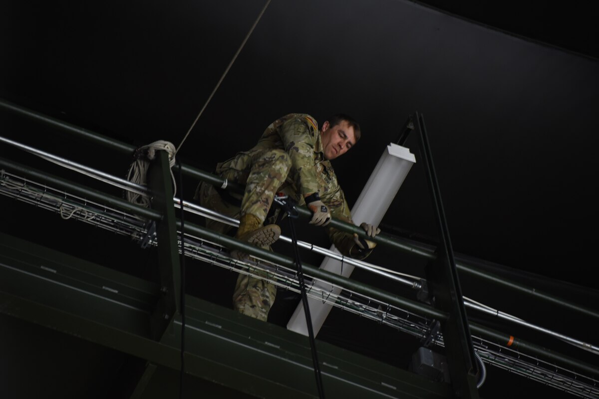 USHL calls the Cavalry for puck drop > 185th Air Refueling Wing ...