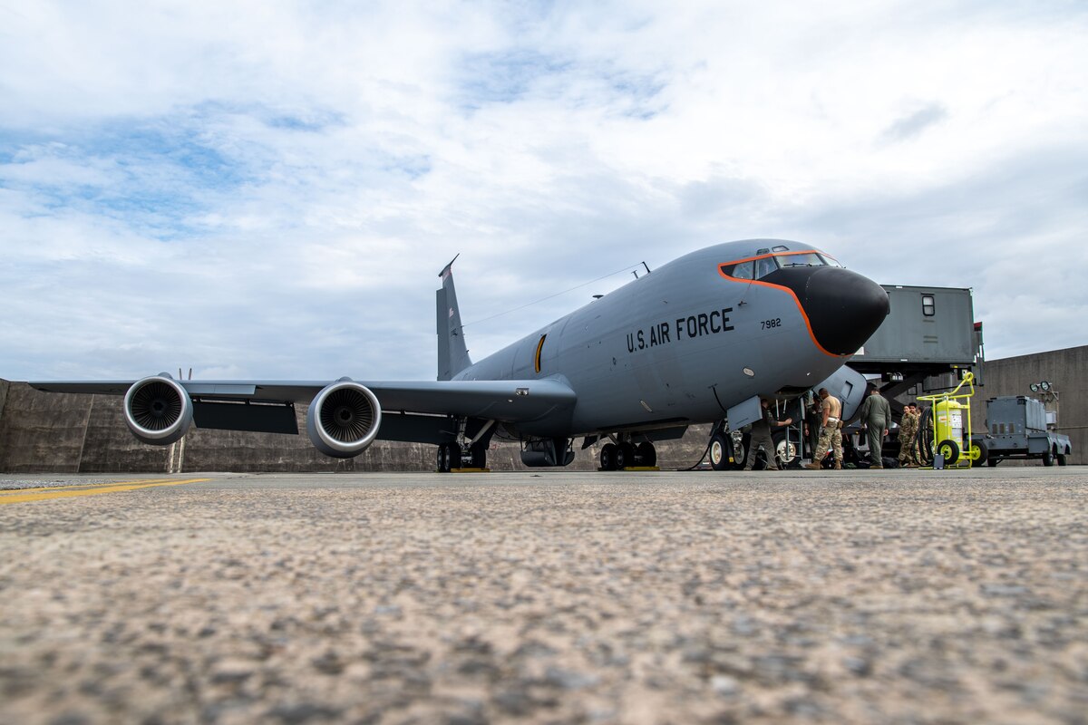 909th ARS fuels Kadena’s Eagles > Kadena Air Base > News