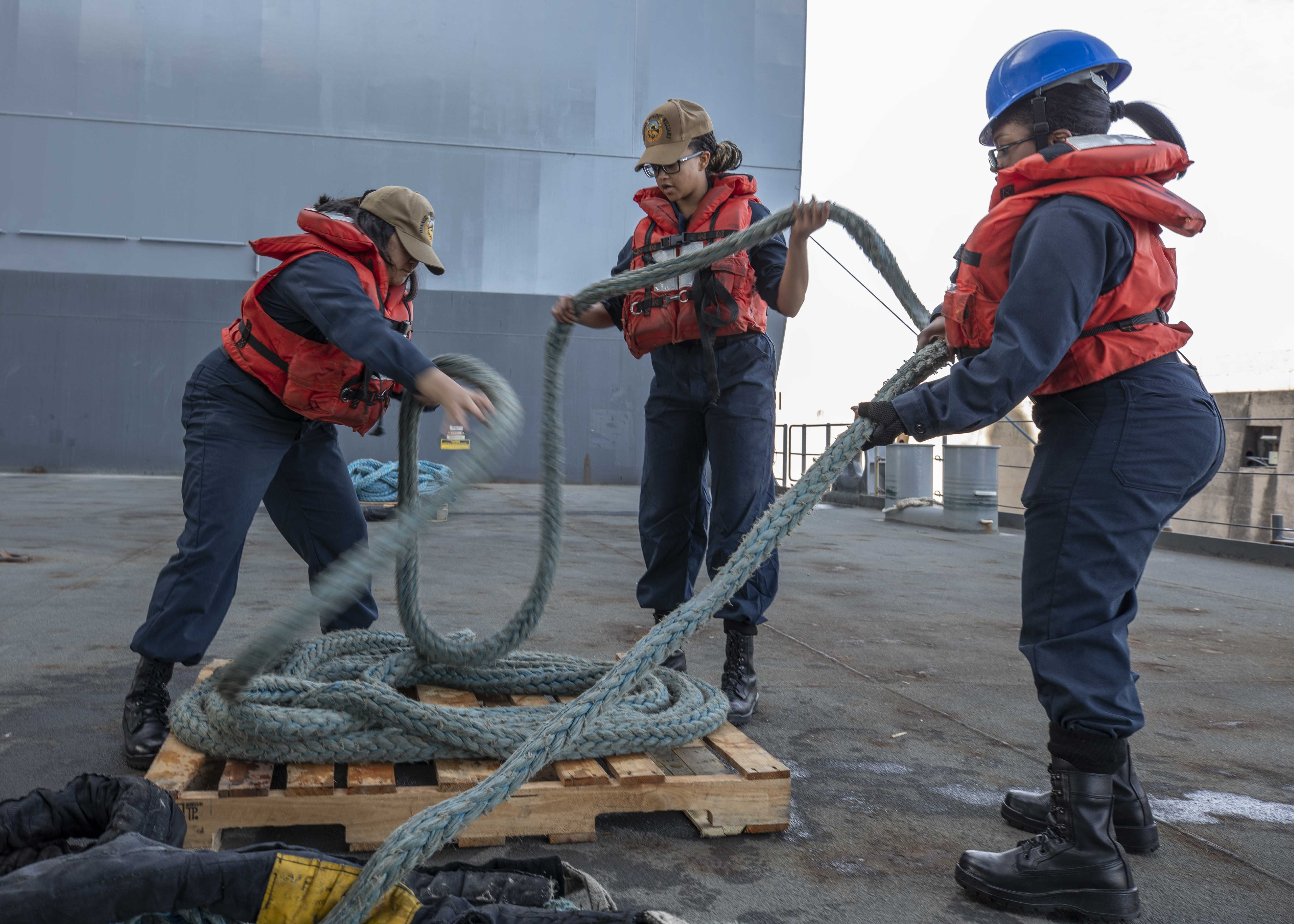 USS Hershel “Woody” Williams BLUE MILCREW Begins Deployment > U.S ...