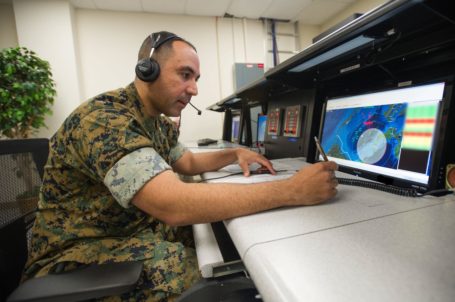 Navy, Marines Integrate Training to Prepare for High-End Fight > United ...