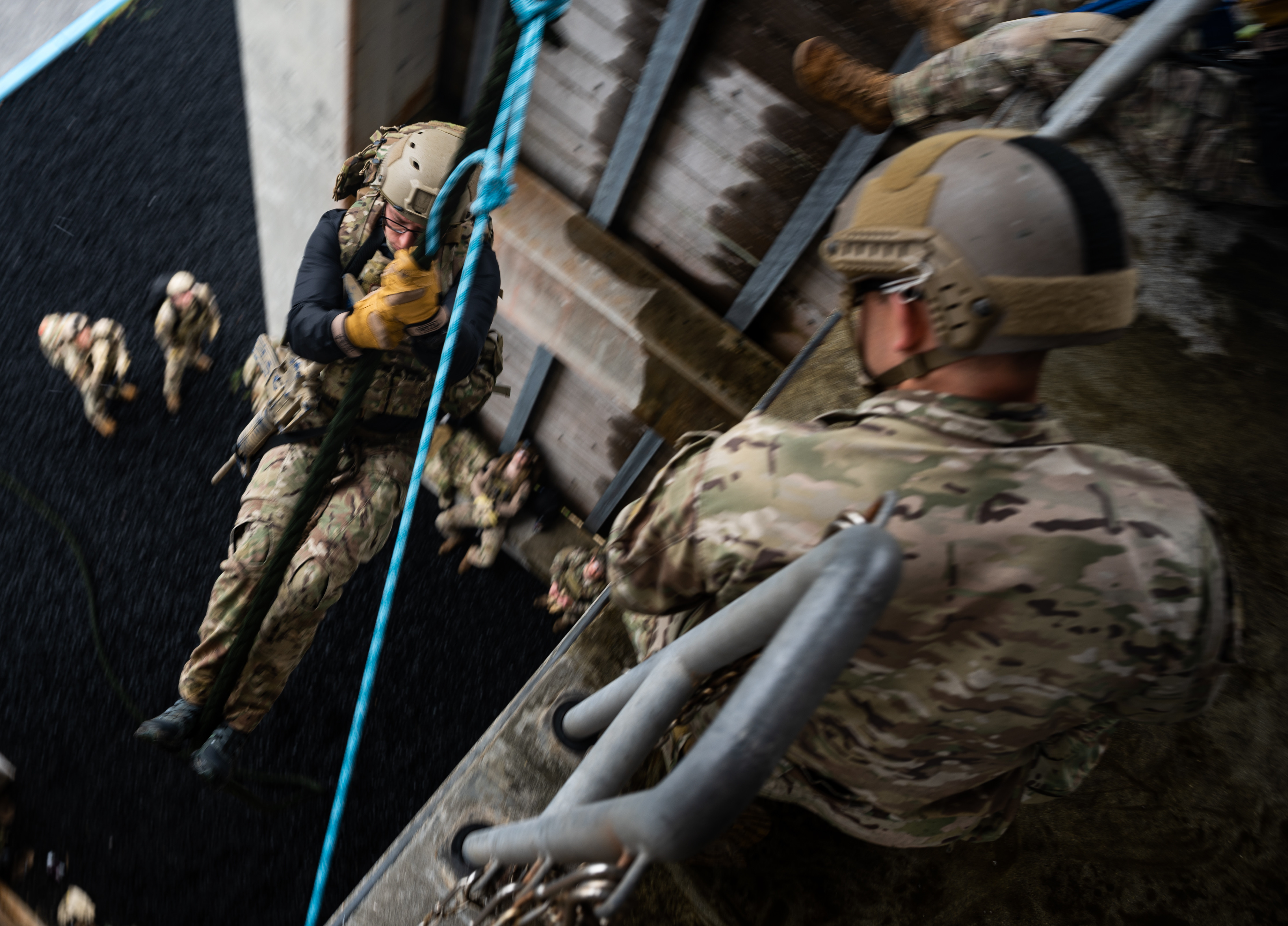 Day and Night, rain or shine: DAGREs fast rope into action > 5th Air ...