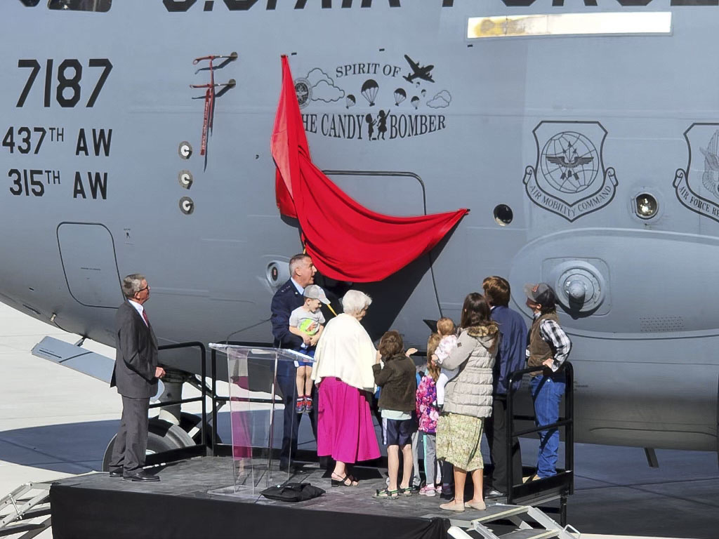 C-17 dedicated in honor of the Candy Bomber, Berlin Airlift > Hill Air ...
