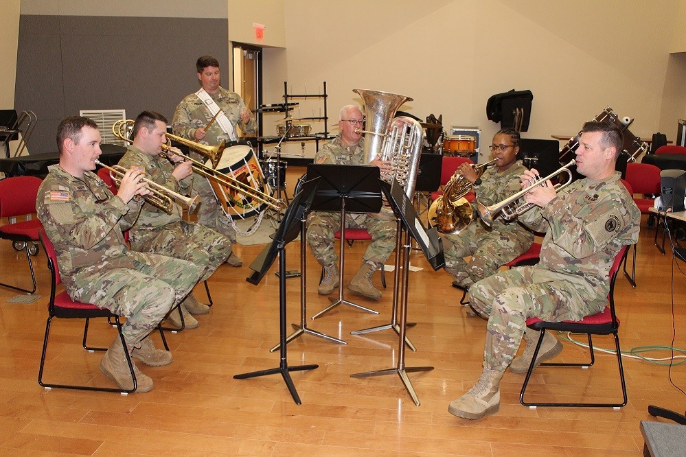 313th U.S. Army Band: Have horns, will travel > U.S. Army Reserve ...