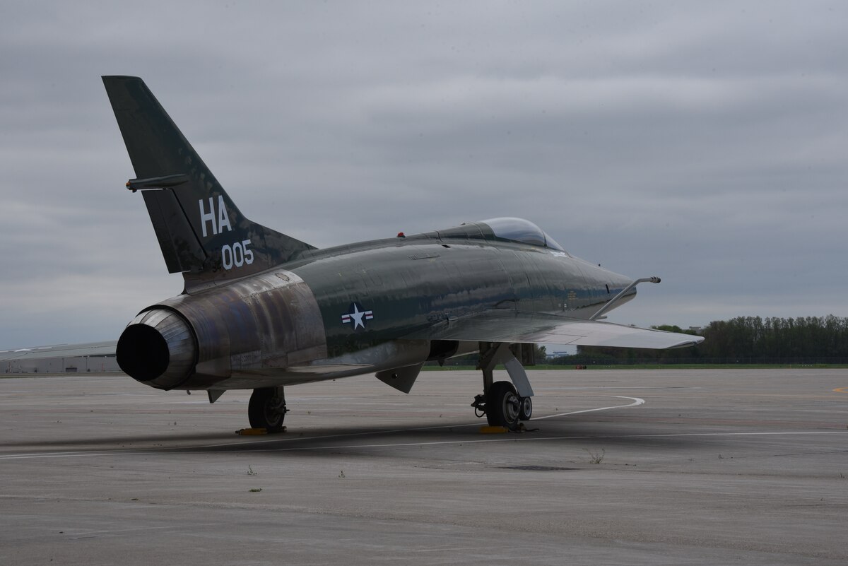 F-100 restoration; tribute to Air National Guard legacy > 185th Air ...