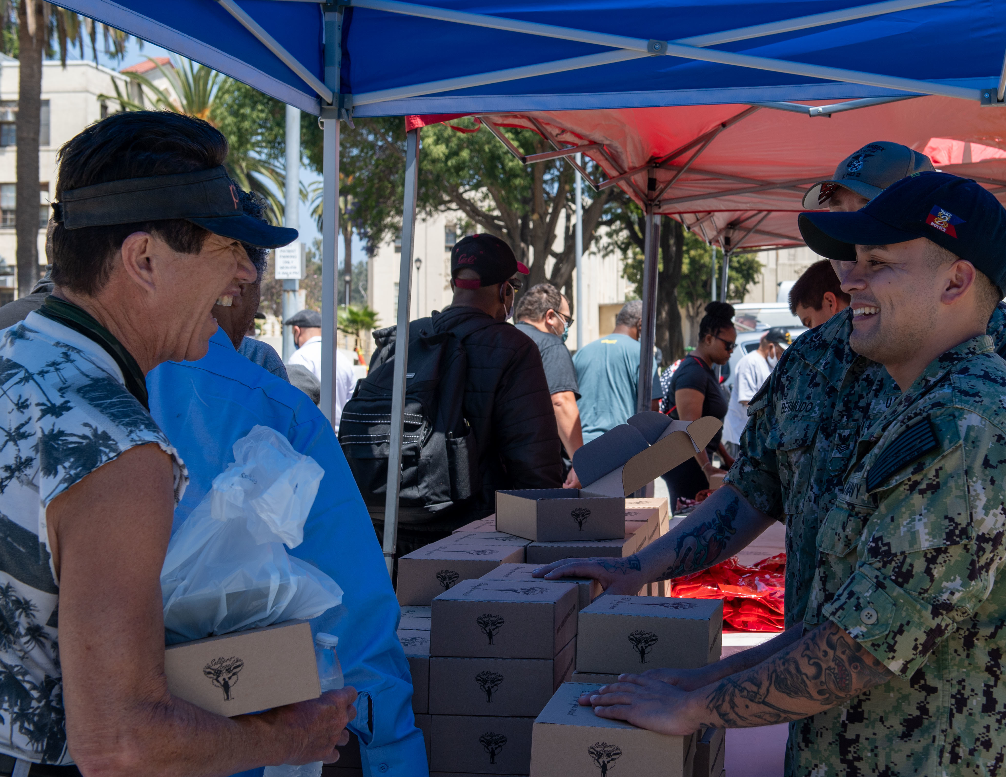 Sailors and Marines volunteer at VA Hospital during LAFW > Navy ...