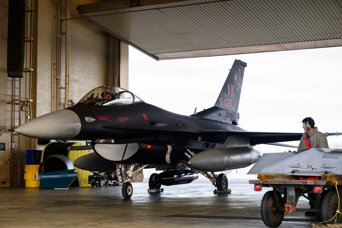 Making bad look good: 18th AGRS’ F-16s receive new paint scheme > Eielson Air Force Base > Display