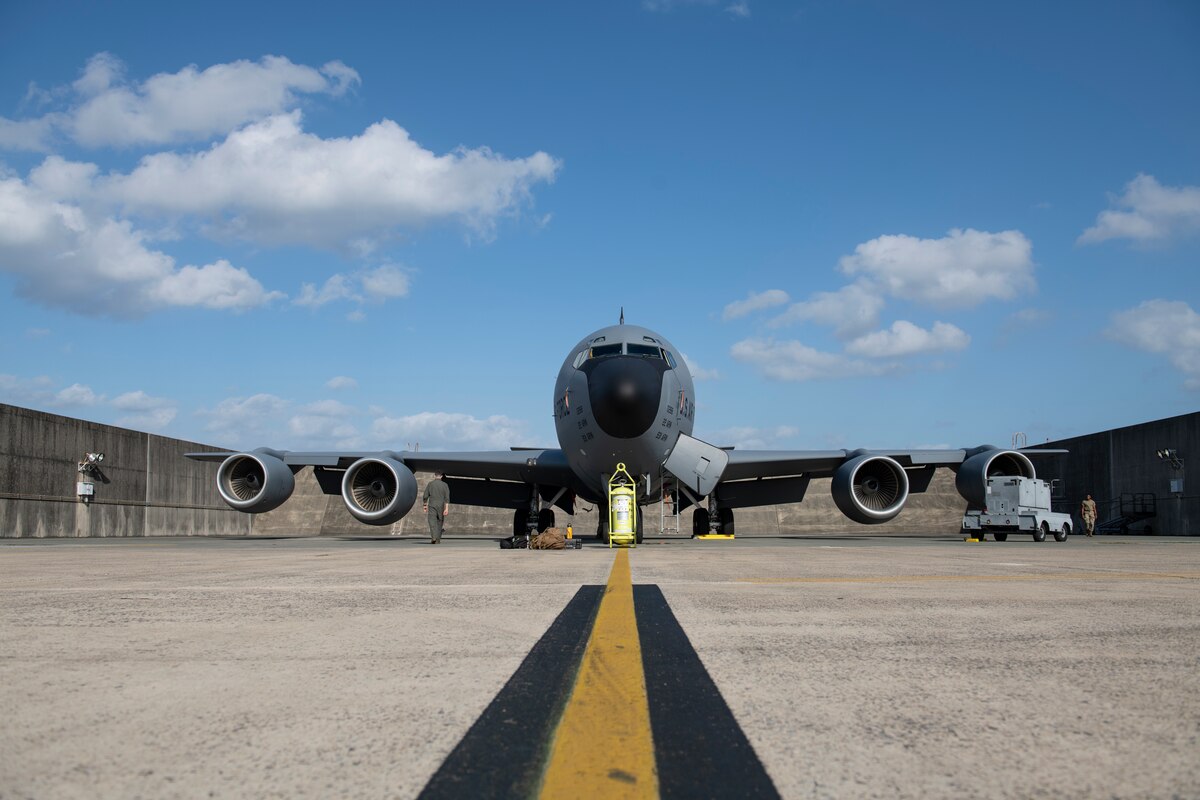 909th ARS supports Hornets in the air > Pacific Air Forces > Article ...