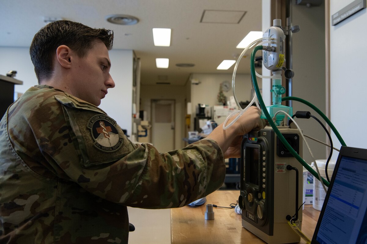 Behind the scenes with BMET > 5th Air Force > Article Display