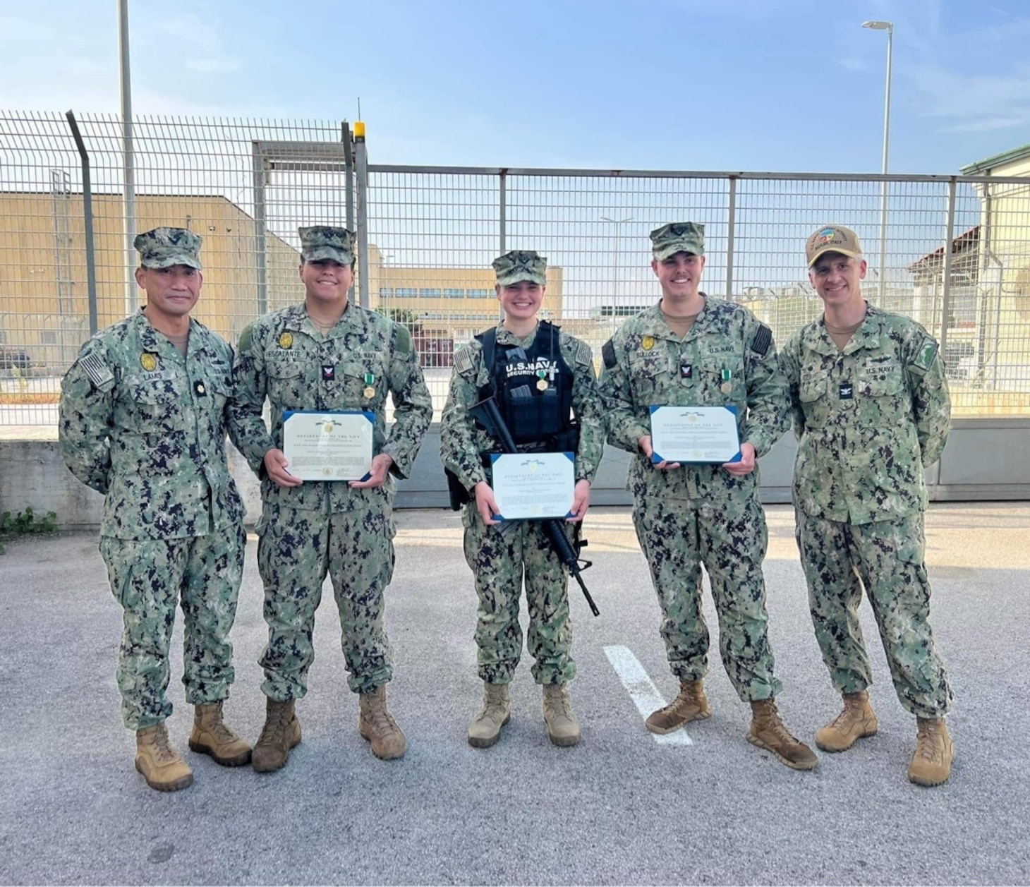 Sailors Awarded Navy and Marine Corps Commendation Medal After Saving a ...
