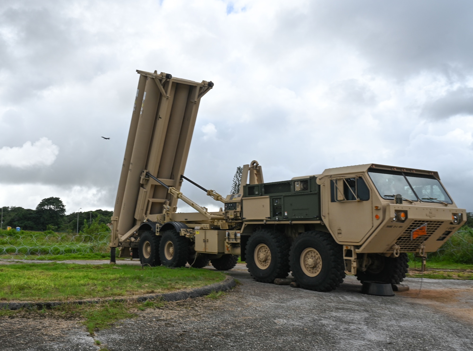 Ellsworth B-1B Lancers perform Veterans Day flyover in Guam > Kadena ...