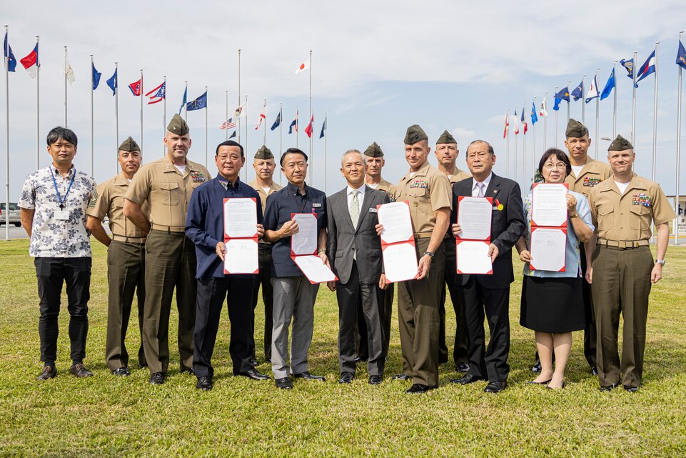 MCIPAC Commanding General, Okinawa community leaders sign LIA > Marine ...