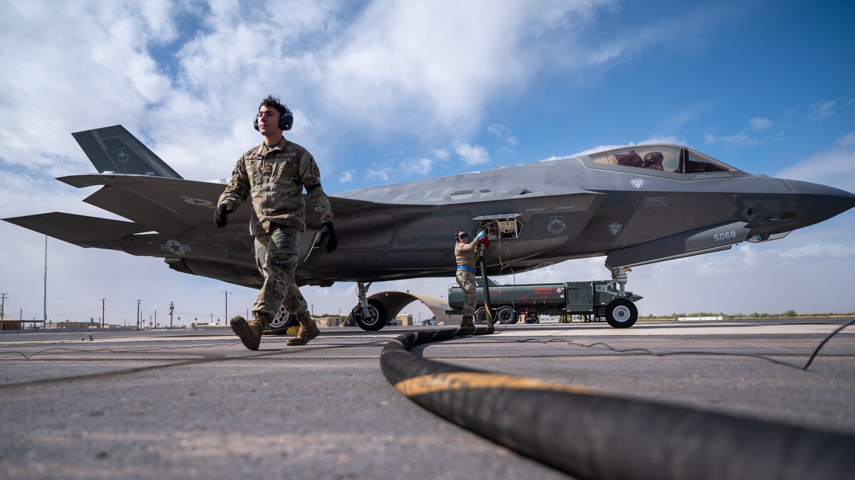 F-35 Lightning II Performs Hot Pit Exercise > Luke Air Force Base ...