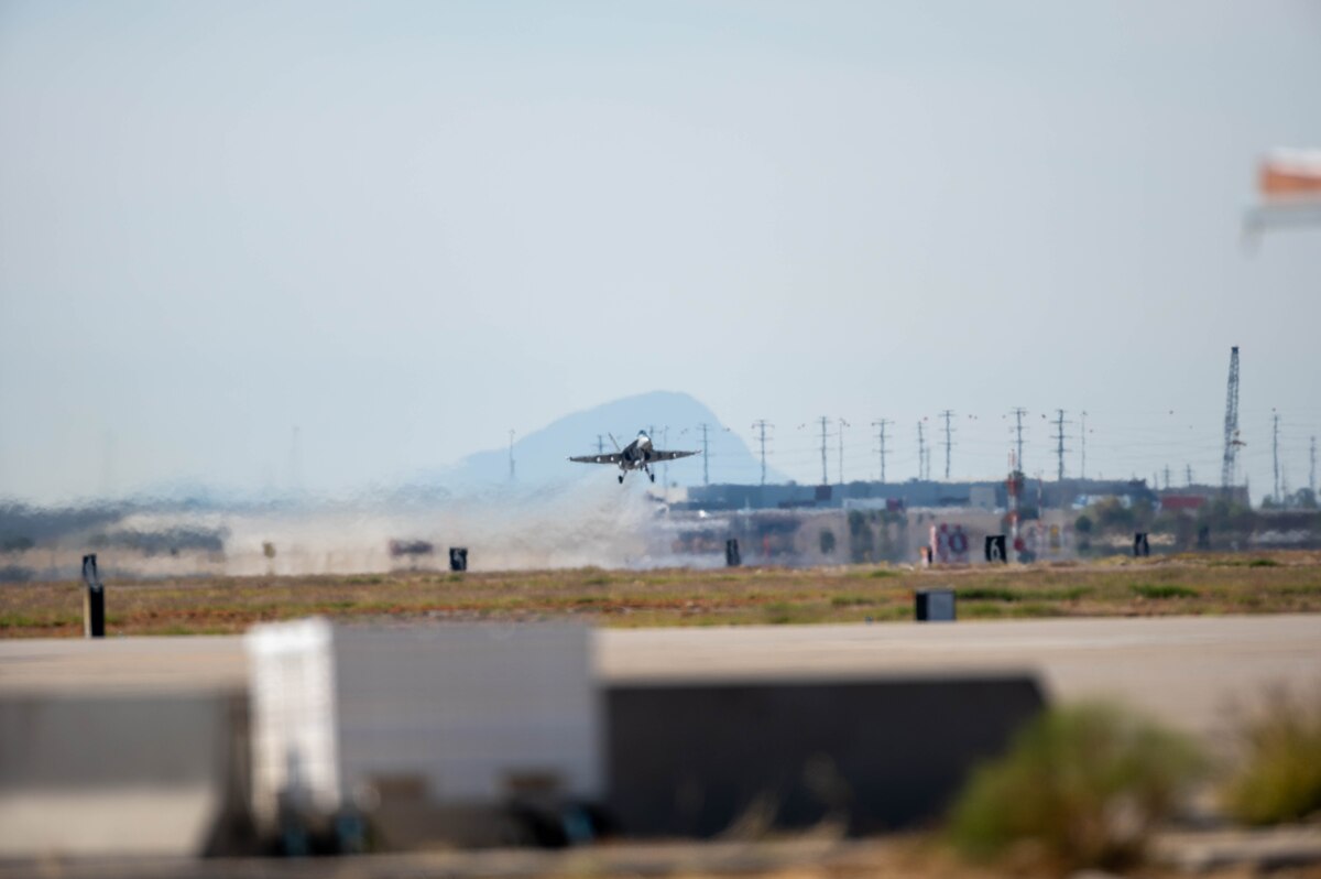 RCAF F-18's get exercise Swift Strike off the ground > Air Education ...